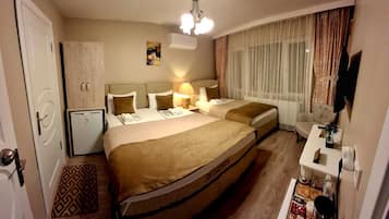 Quarto triplo standard, vista para a cidade | Wi-Fi de cortesia