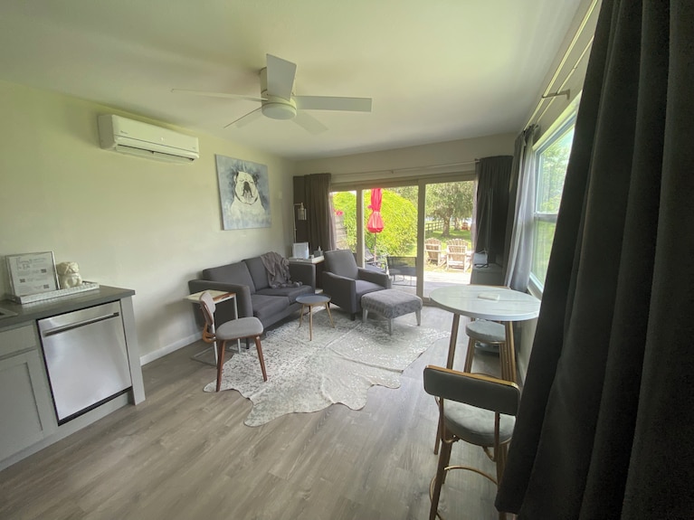 Private Lakefront Cottage, Bright, Peaceful, And Perfect For A Relaxing Escape. - 클레르몽