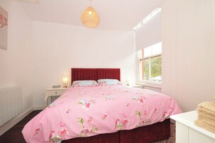 1 quarto, com decoração personalizada, com mobília individualizada