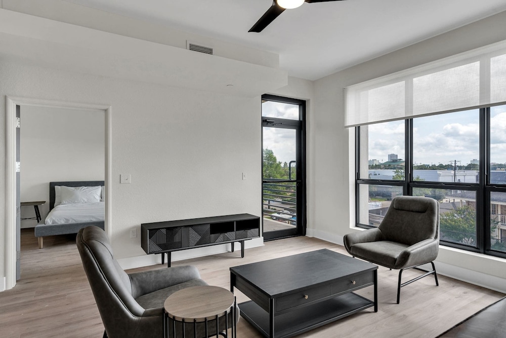 Latitude Apartments - Metairie, LA