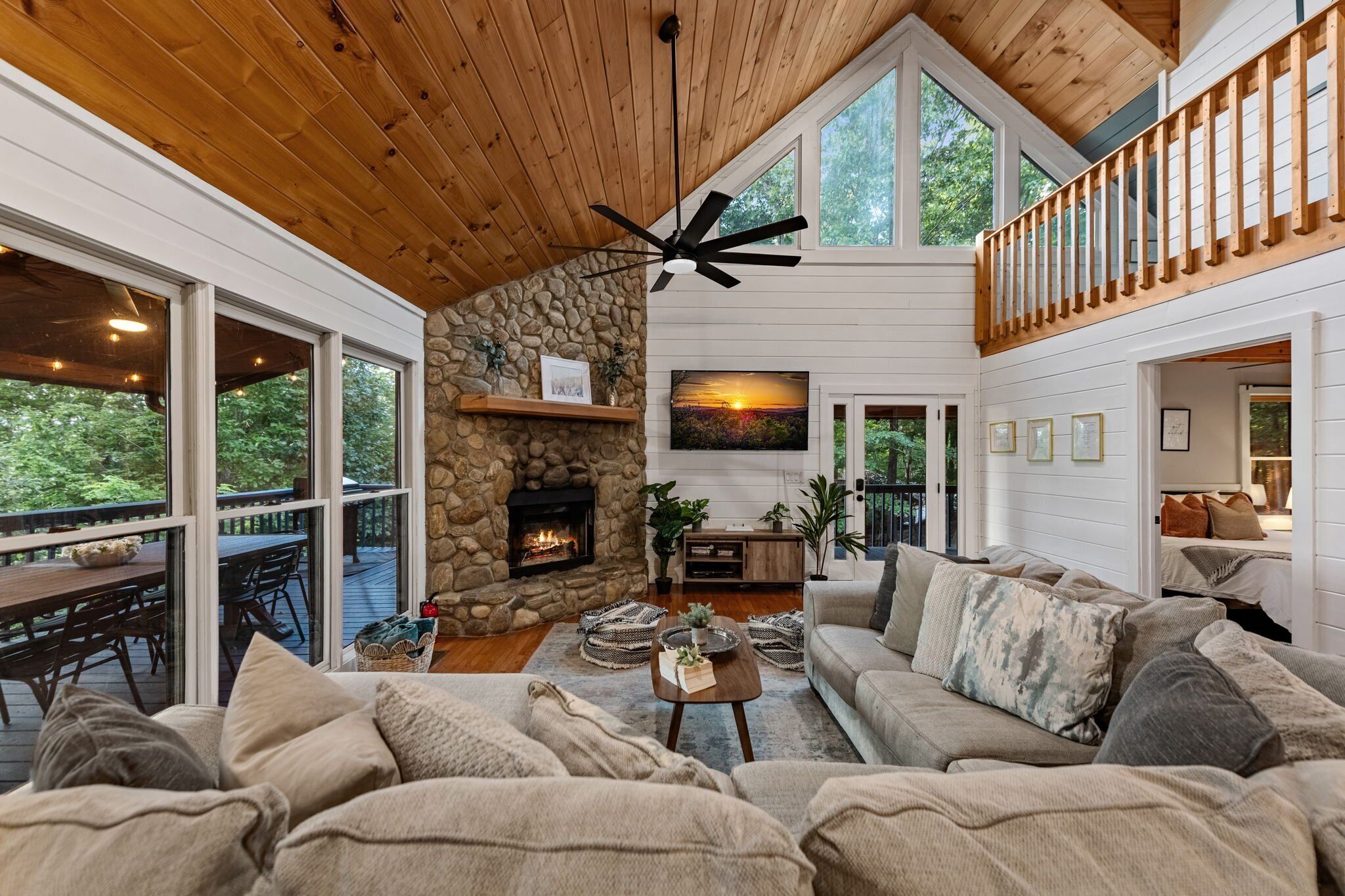 Once Upon An Oak Ledge - Pet Friendly | Hot Tub | Mtn View | Game Room - Murphy, NC