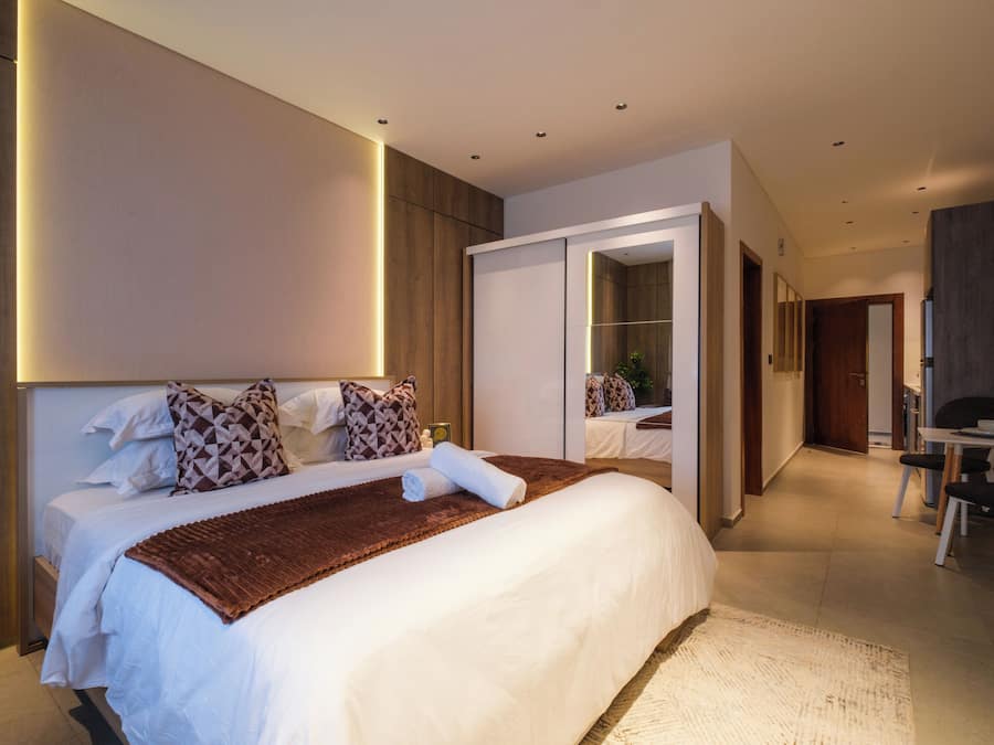 Estúdio luxo, 1 cama Queen, vista para a cidade | Individualmente decorados, individualmente mobiliados, escrivaninha