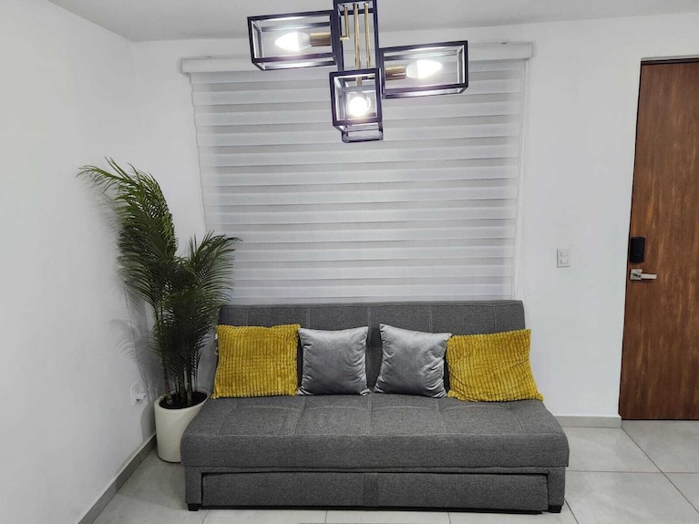 Amplio Departamento Con Alberca, Gimnasio, Terraza, Estacionamiento Y Seguridad. - Guadalajara