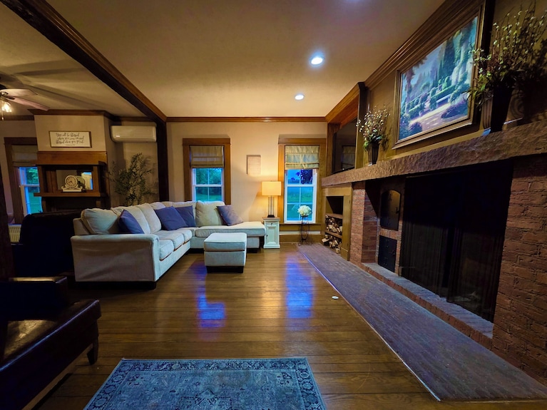 Historic 1800s Farmhouse Sleeps 20 16-acre Retreat In Lisbon, Oh - 리스본