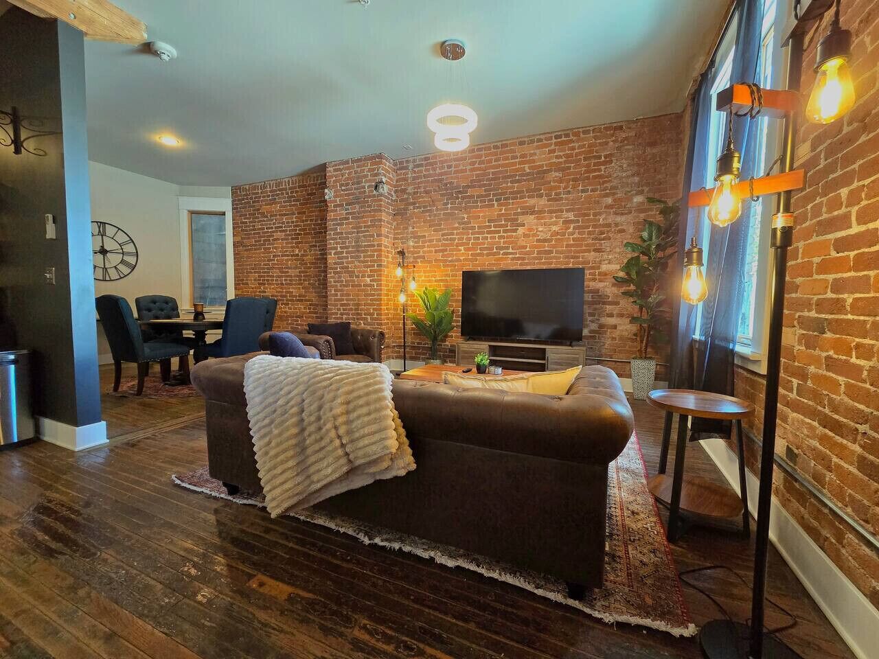 Free Parking, Hospital, King Bed, Convention - Spokane, WA