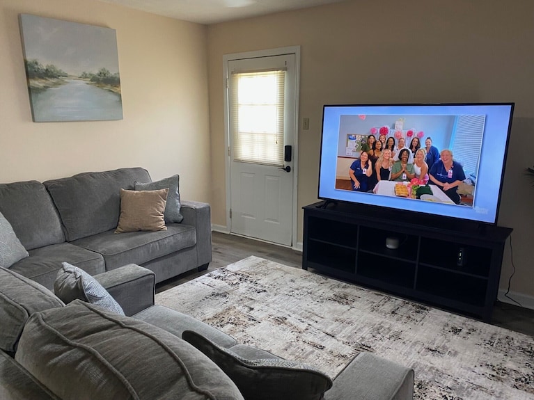 Charming Retreat Your Home Away From Home - Brownsville, TN