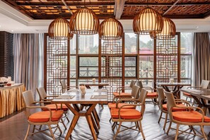 Pequeno-almoço tipo buffet diário (88 CNY por pessoa) 