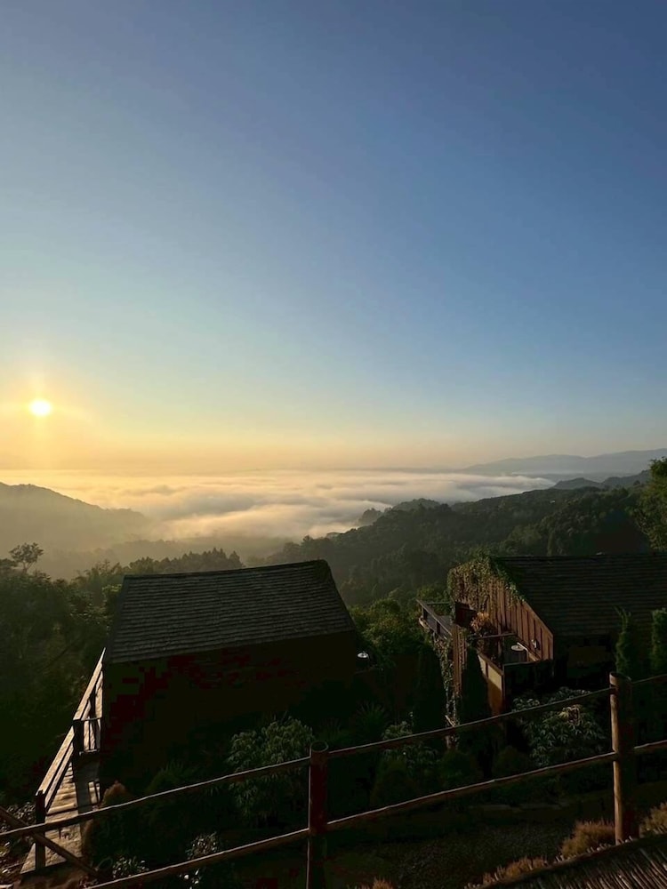 4000dao-a Hilltop Hideaway Experience - Chiang Rai