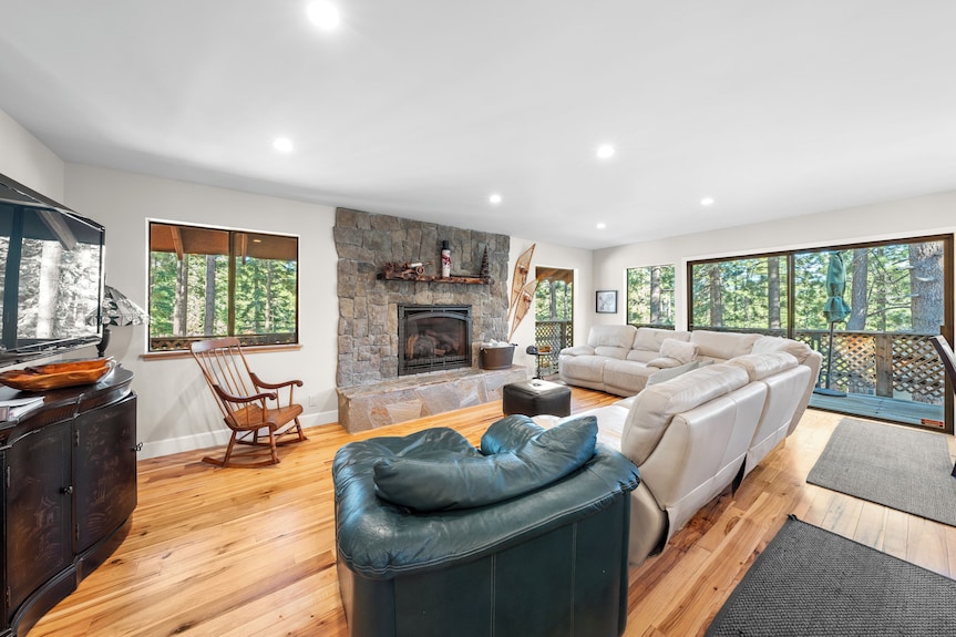 Secluded Incline Village Stay W/ Deck Near Diamond Peak & Lake | Cloud 9 And 1/2 - Incline Village, NV