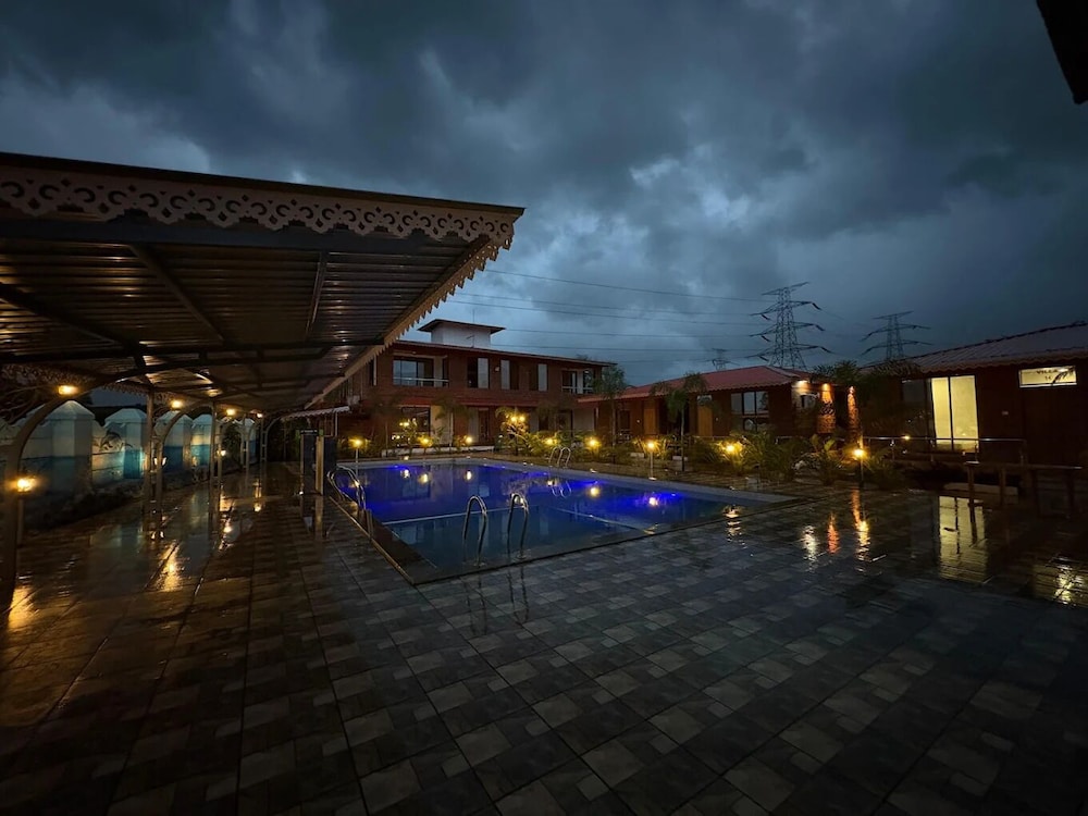 Sandalwoods Resorts - 