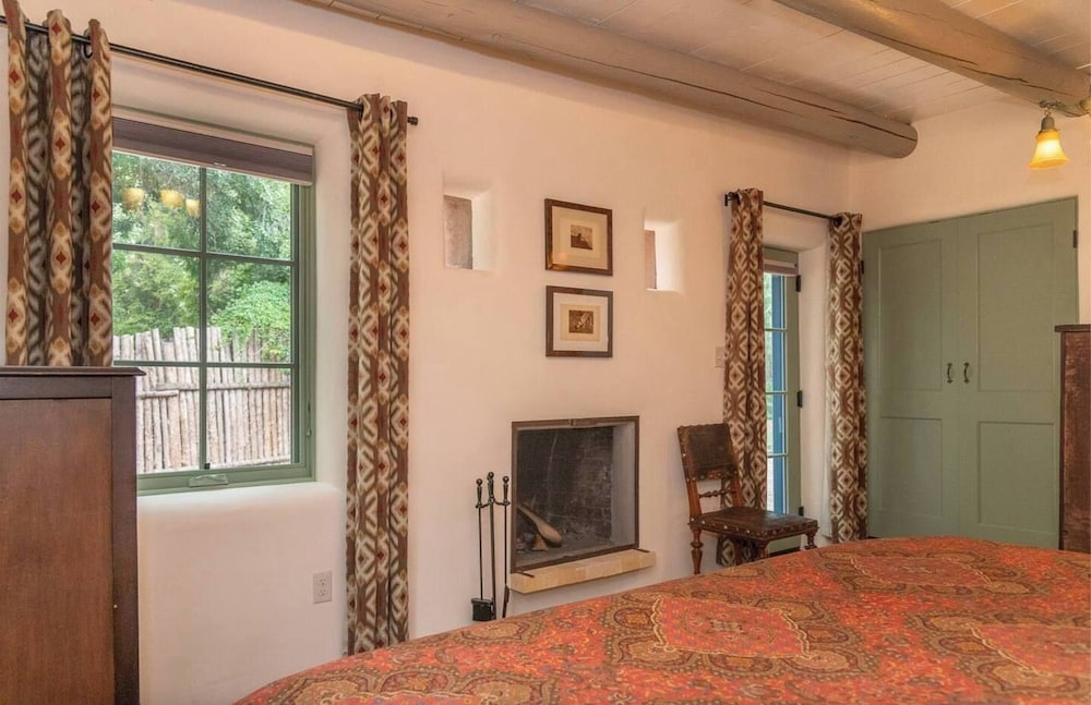 [More photos coming soon!] Gorgeous property in country like setting ...