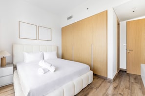 Apartamento Superior | Cofre no quarto, cortinas/cortinados opacos, ferro/tábua de engomar