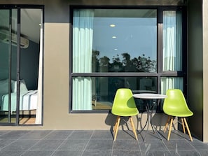 Deluxe Pool Access Room | Varanda
