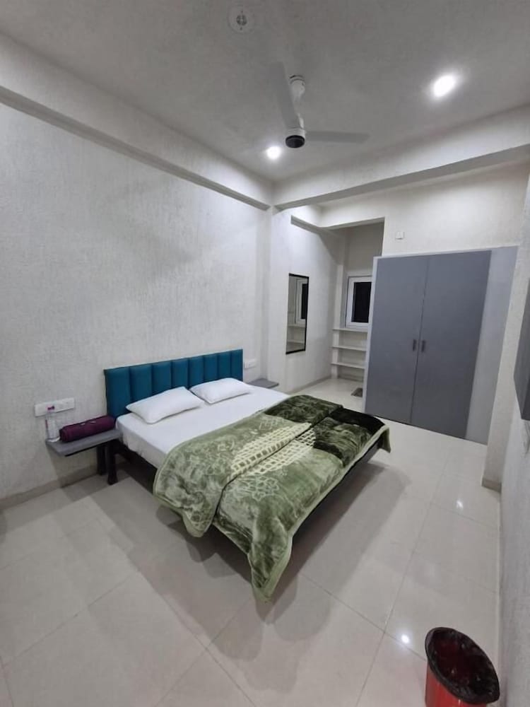 Hotel Blueberry - Jabalpur