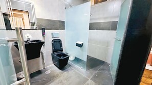 Quarto Deluxe | Casa de banho | Artigos de higiene pessoal grátis 