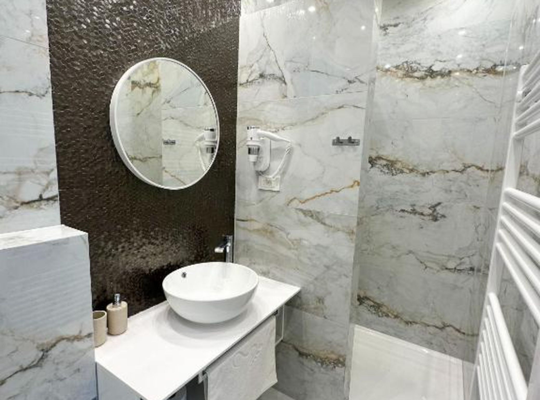 Casa (Double Deluxe Room (11)) | Banheiro | Chuveiro, toalhas de banho