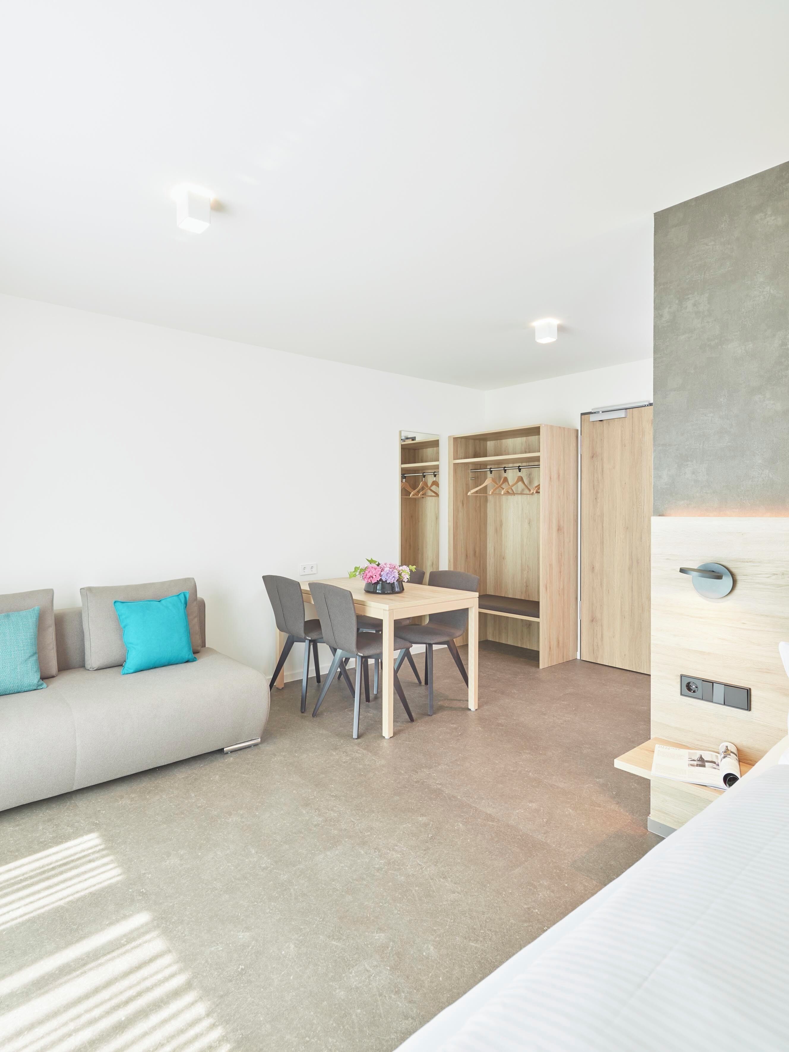 Estúdio | Cofres nos quartos, cortinas blackout, quartos à prova de som