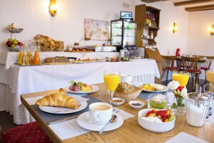 Pequenos-almoços e jantares servidos, incluindo cozinha alemã 