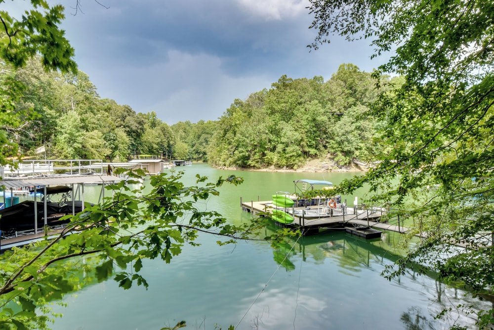 Dock & Hot Tub At Fair Play Hideaway! - Lake Hartwell