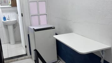 Quarto triplo clássico, varanda | Wi-Fi de cortesia, roupa de cama