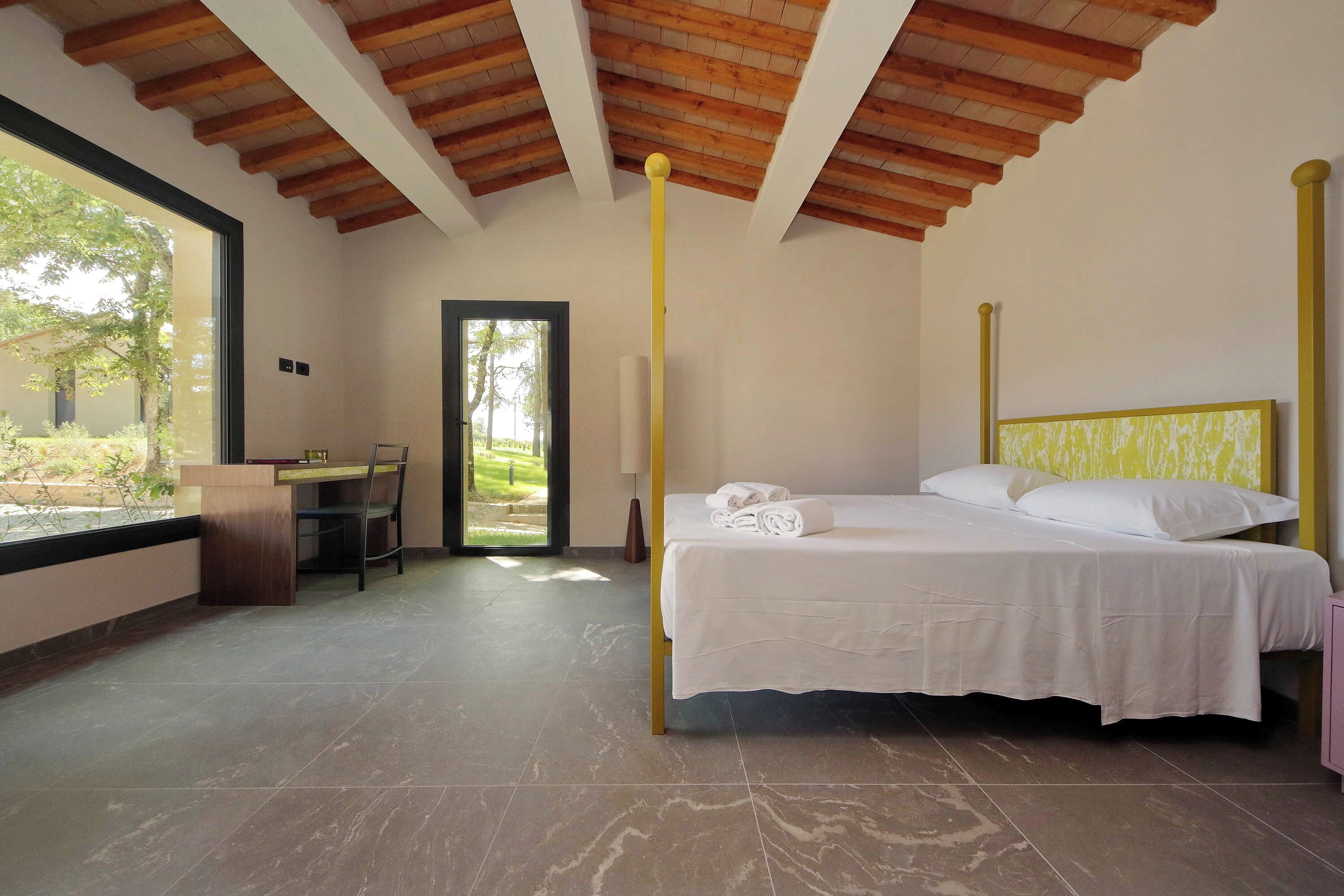 Quarto casal superior, vista para o jardim | Edredons de pluma, camas com colchões pillow-top