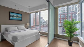 Apartamento Deluxe | Cortinas/cortinados opacos, ferro/tábua de engomar, Wi-fi grátis