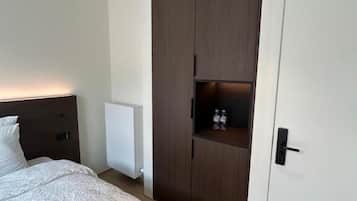 Quarto casal conforto, sacada | Roupas de cama premium, frigobar, cofres nos quartos, escrivaninha