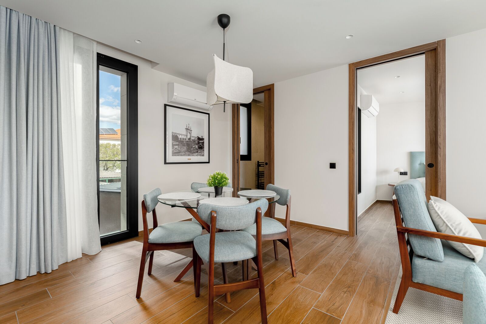 Apartamento luxo, vista para a cidade | Área de estar | TV LED 80 cm com canais a cabo