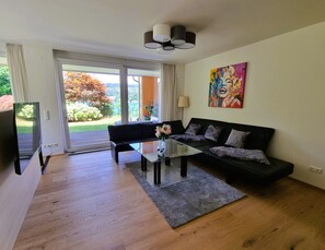 Smart TV 50 polegadas com canais digitais, serviços de streaming