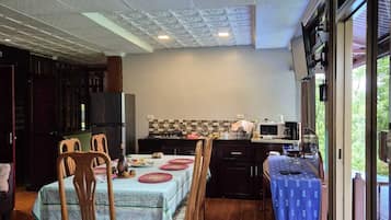 Vila conforto, sacada, vista para o jardim | Sala de jantar