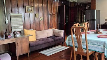 Villa Comfort, varanda, vista para o jardim | Sala de estar