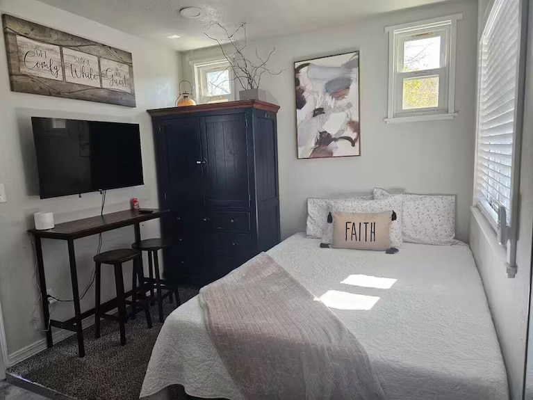 Tiny Retreat By The Park - Lake Lowell, ID