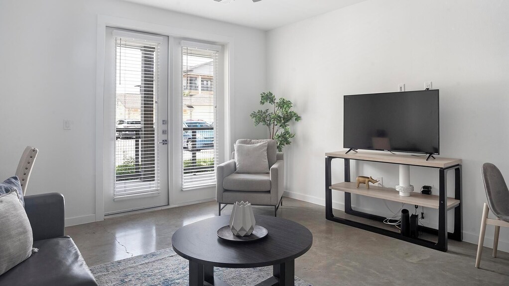 Landing | Stylish 1bd, Pool, Clubhouse - Lakeway, TX