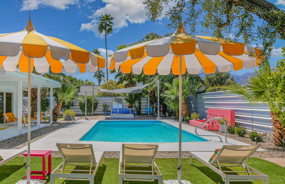 Birdcage Palm Springs - Cathedral City, CA