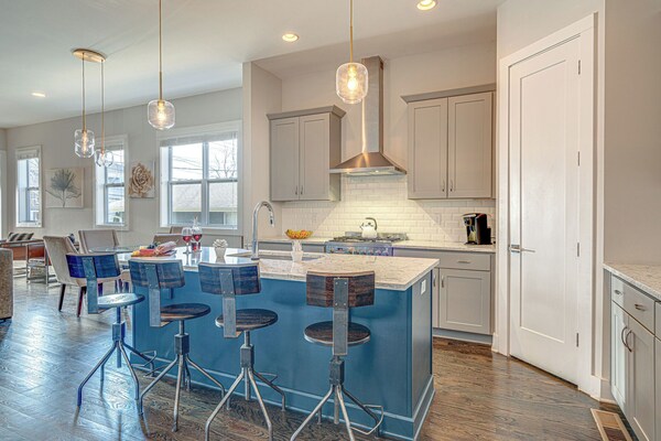 Cultured Coach - Mins To Broadway - Private Rooftop - Nashville, TN