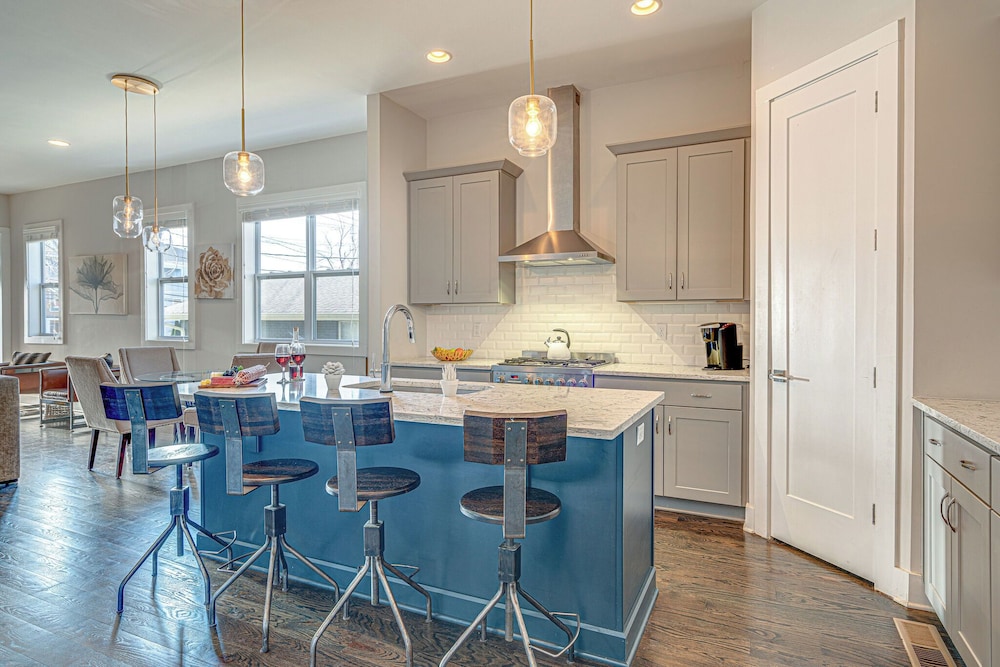 Cultured Coach - Mins To Broadway - Private Rooftop - Nashville, TN