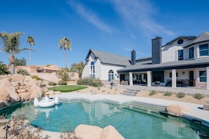 Casa (Multiple Bedrooms) | Interior