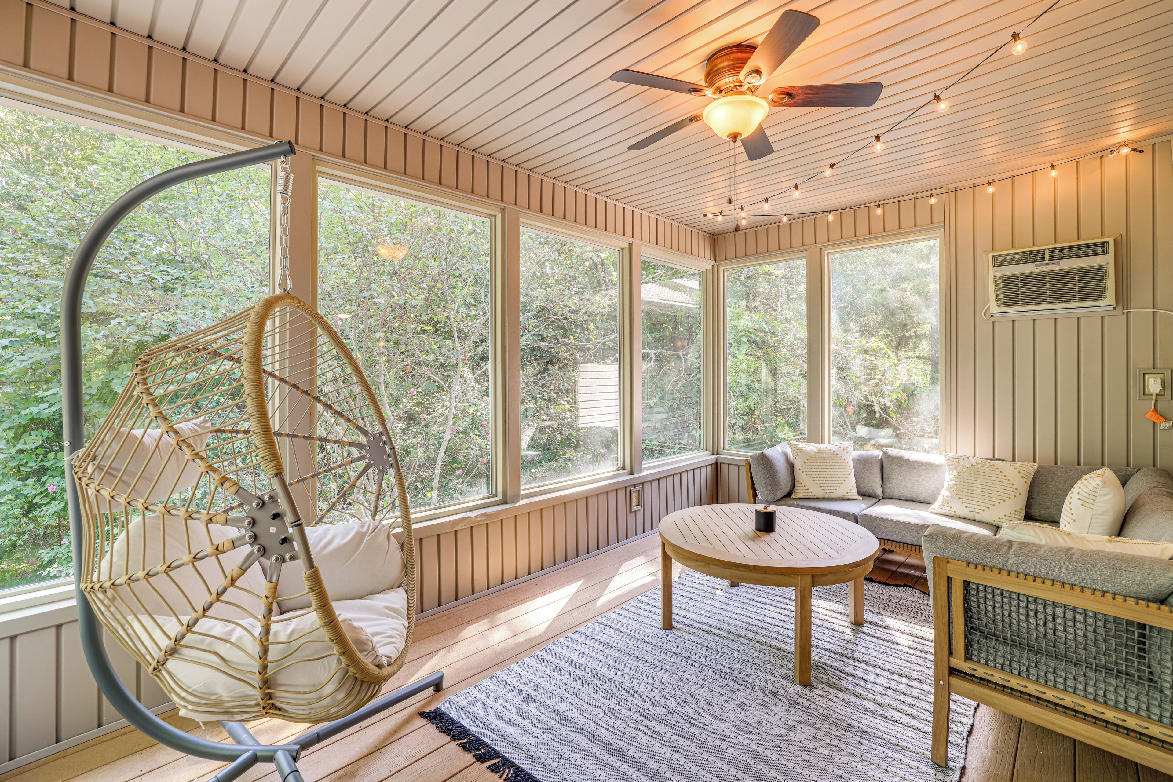 Bike, Golf, Swim: Modern Bella Vista Home W/ Deck! - Bella Vista, AR