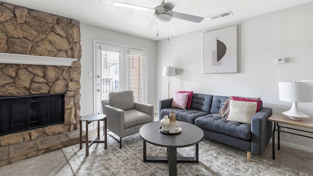 Landing | Modern 2bd, Gym, Courtyard - Denton, TX
