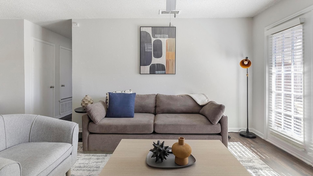 Landing | Spectacular 2bd, Courtyard, Gym - Denton, TX