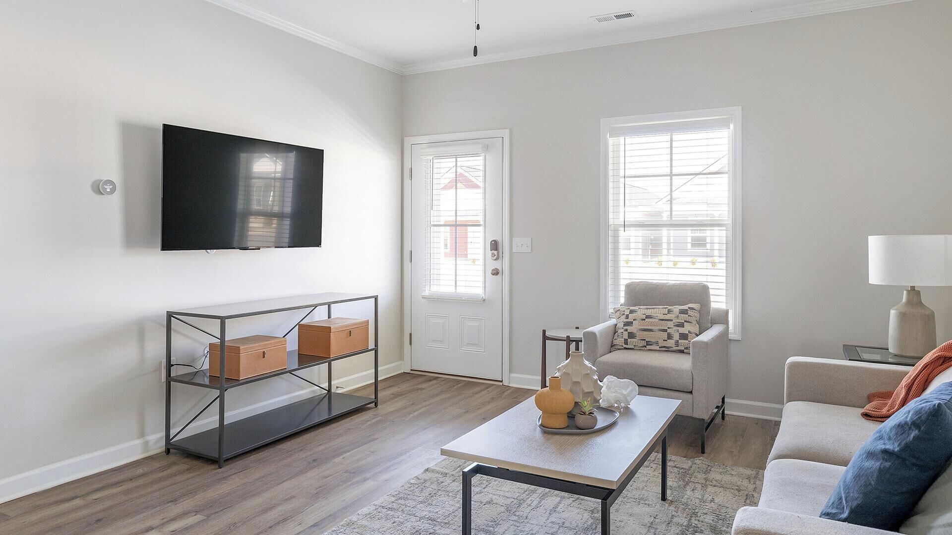 Landing | Beautiful 2bd, Pool, Courtyard - Huntsville, AL