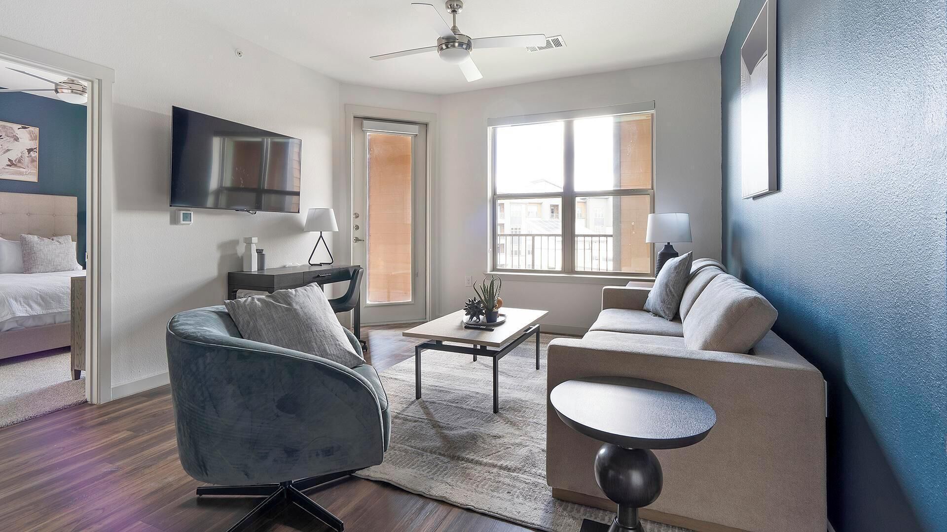 Landing | Beautiful 2bd, Courtyard, Gym - San Antonio