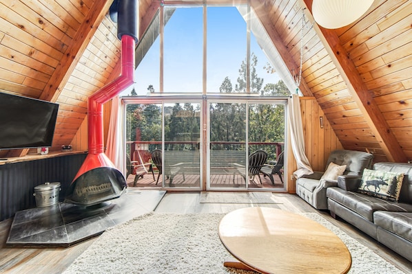 Cabine, várias camas, acesso à piscina, vista para a montanha (VC653) | Sala de estar | Lareira