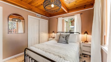 Cabine, várias camas, acesso à piscina, vista para a montanha (VC471) | Com decoração personalizada, com mobília individualizada