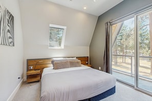 Chalé, várias camas, acesso à piscina, vista para a montanha (VC350) | 4 quartos, com decoração personalizada, com mobília individualizada