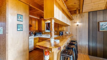 Cabine, várias camas, acesso à piscina, vista para a montanha (VC301) | Cozinha privada
