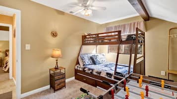 Cabine, várias camas, acesso à piscina, vista para a montanha (2538) | Com decoração personalizada, com mobília individualizada