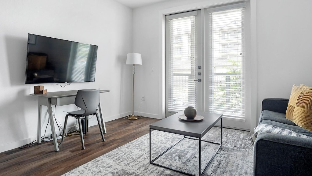 Landing | Chic 1bd, Clubhouse, Pool - Lakeway, TX