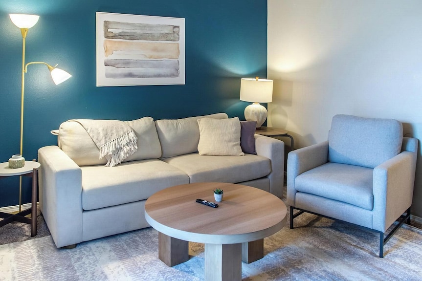 Landing | Chic 1bd, Gym, Clubhouse - 털사