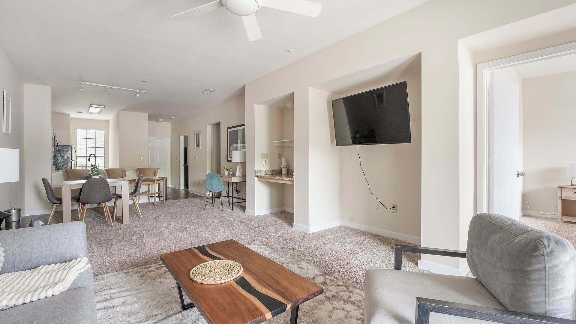 Landing | Stunning 2bd, Pool, Gym - Memphis, TN